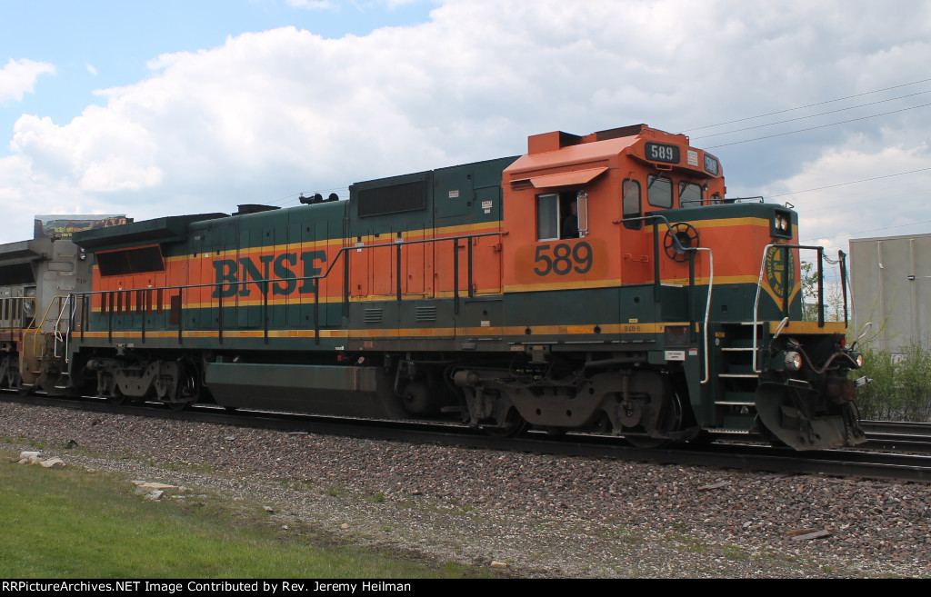 BNSF 589 (1)
